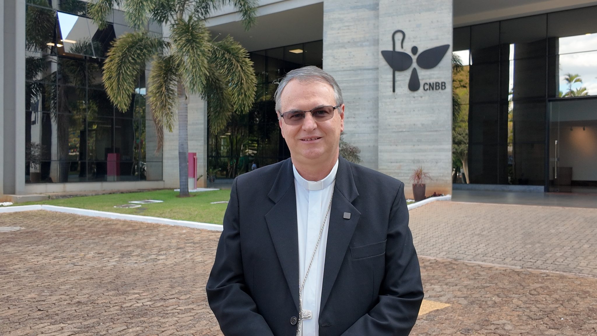 Monsenhor Clesio Facco comenta o fato de ter sido o primeiro bispo ...